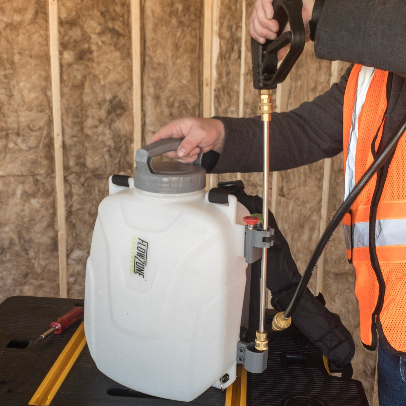 Lithium-Ion Batteries & Chargers | FlowZone® Sprayers